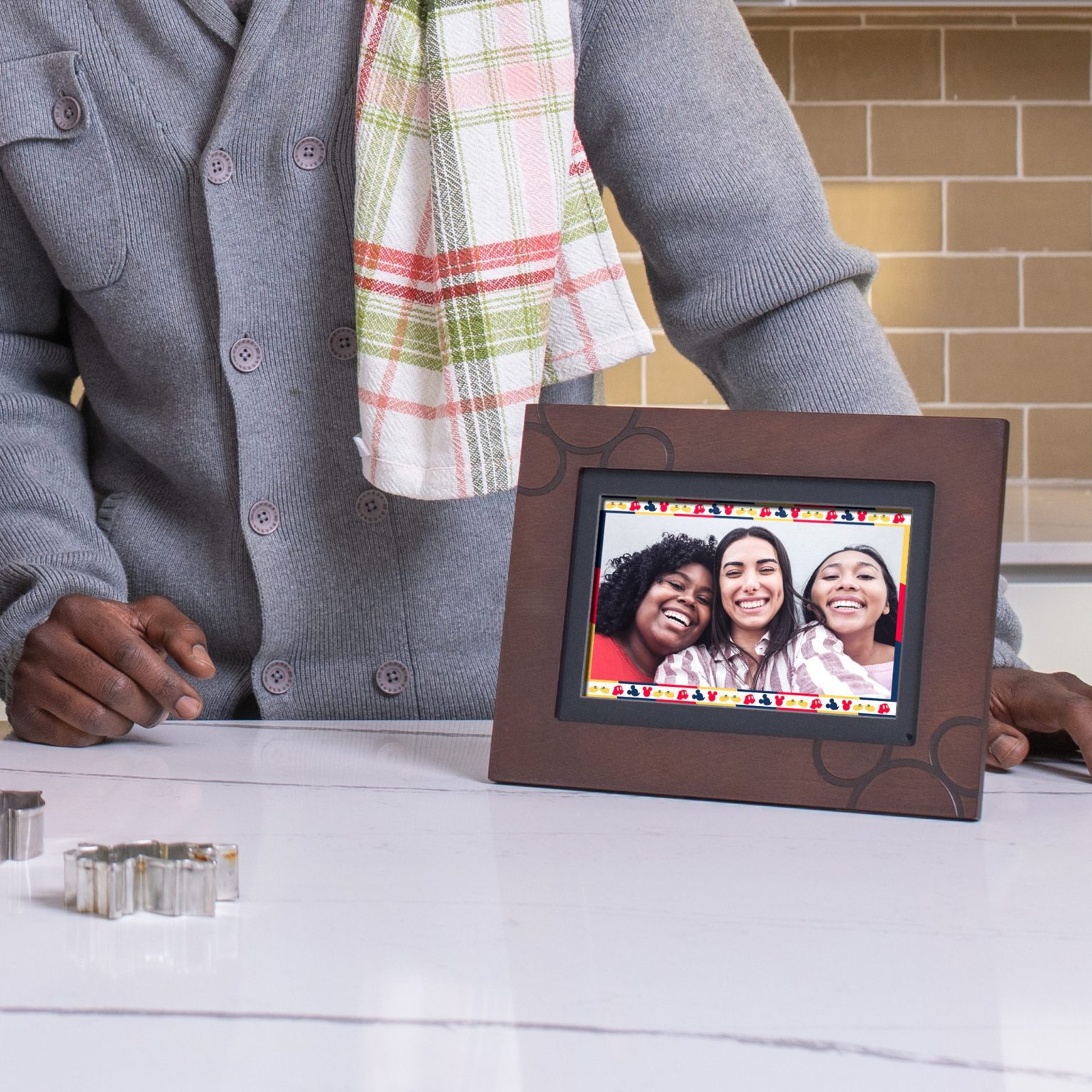 Disney PhotoShare Frame | Simply Smart Home